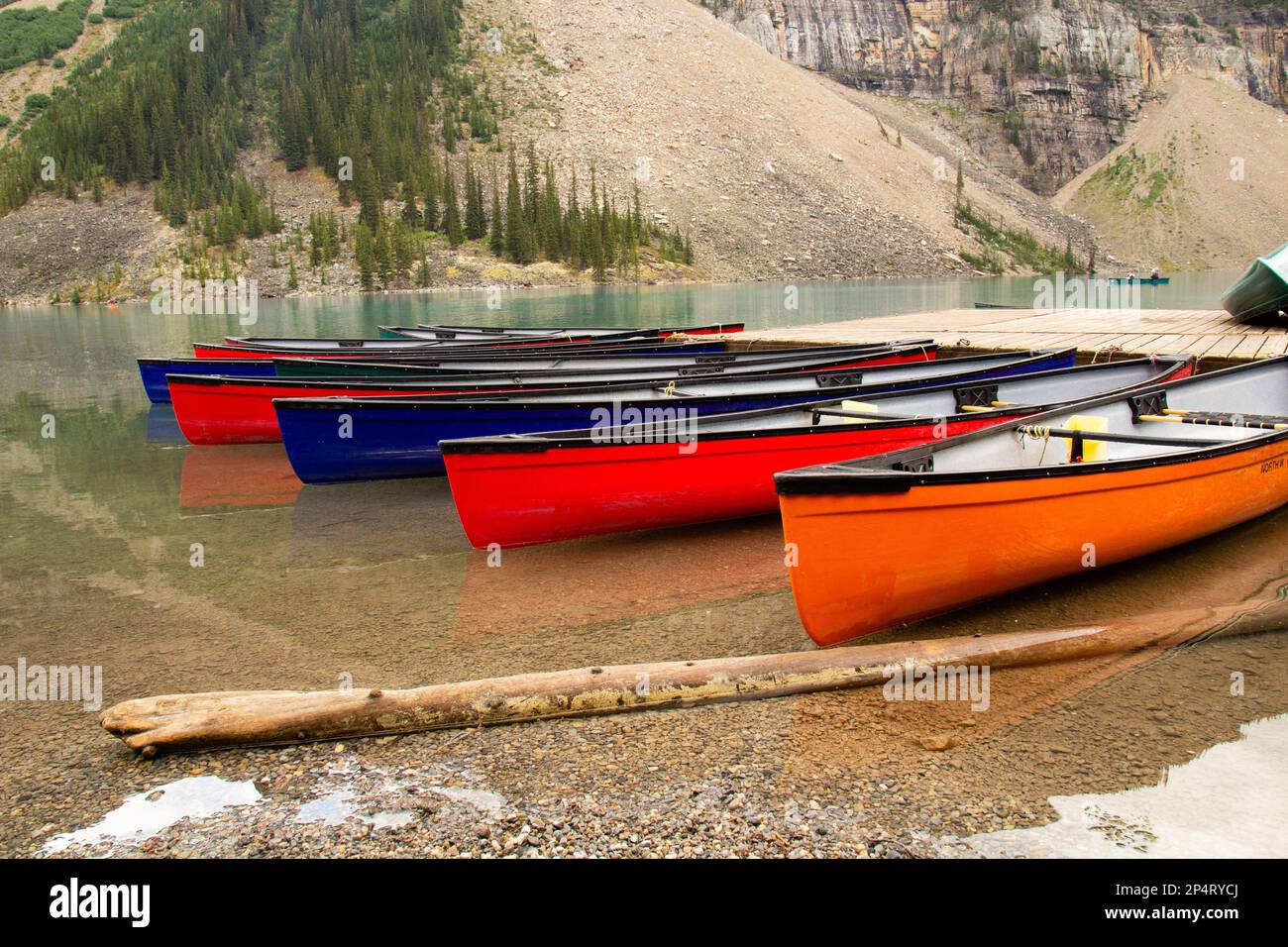 Scenic view of several canoes in shallow waters of Lake Moraine Stock ...