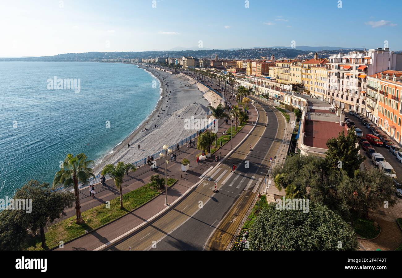 Beautiful panorama of Nice from Colline du Chateau. Pebble beach ...