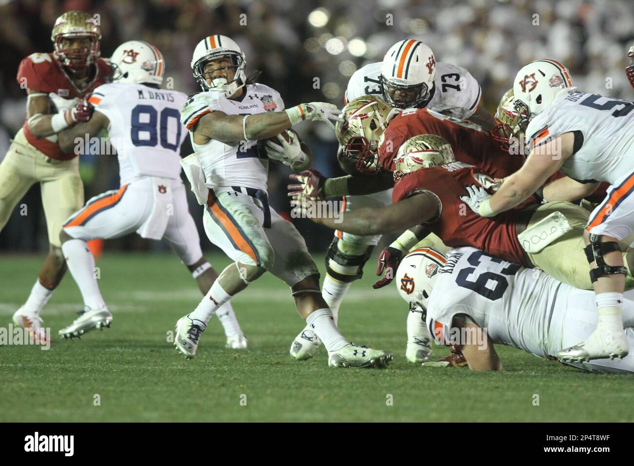Auburn Tigers Tre Mason (21) makes a play with the football against the ...