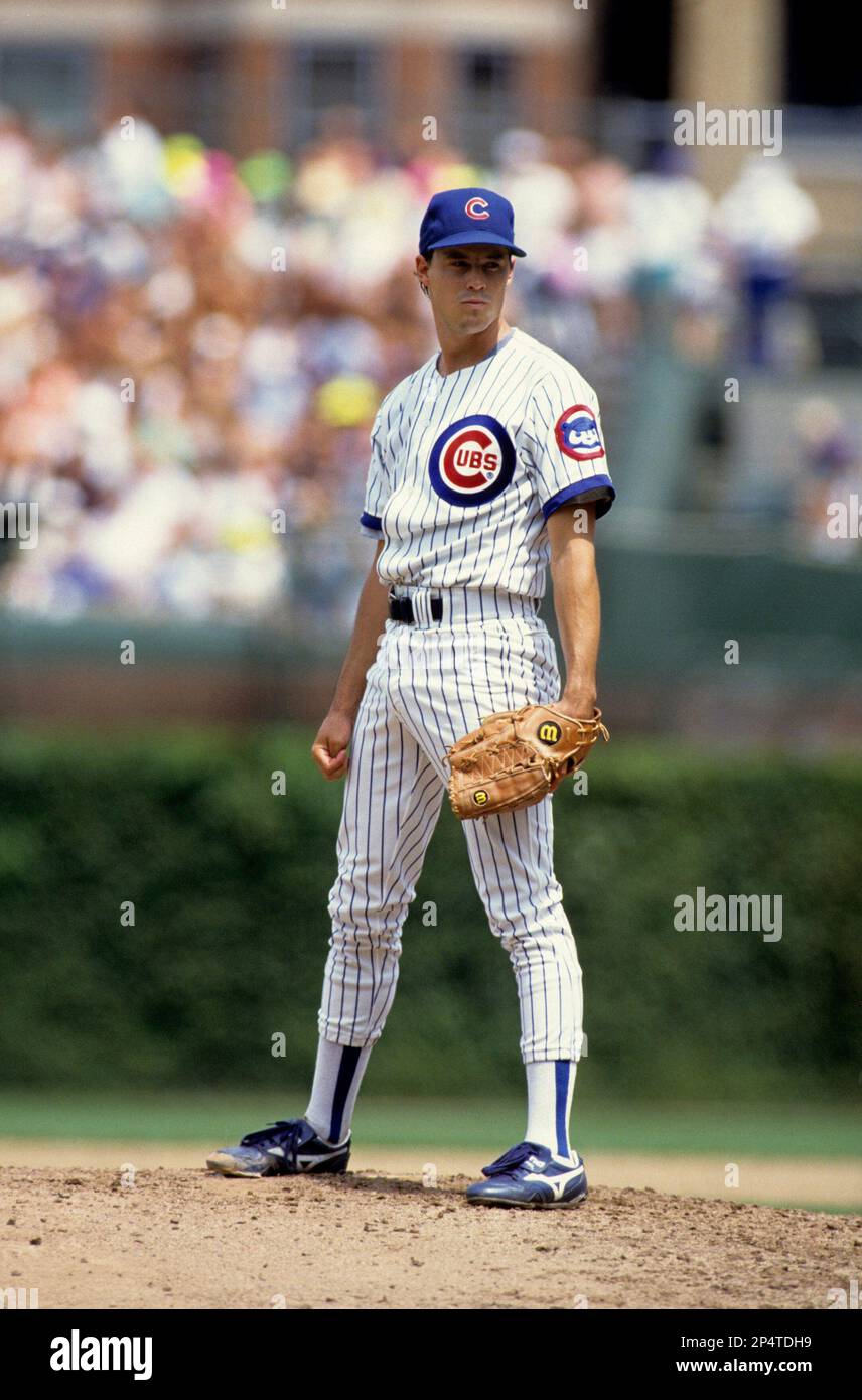 Chicago Cubs pitcher Greg Maddux pitches during a game. Circa Braves ...