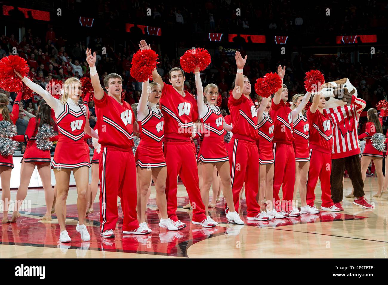 Wisconsin Badgers cheerleading squad and mascot Bucky Badgers sing ...