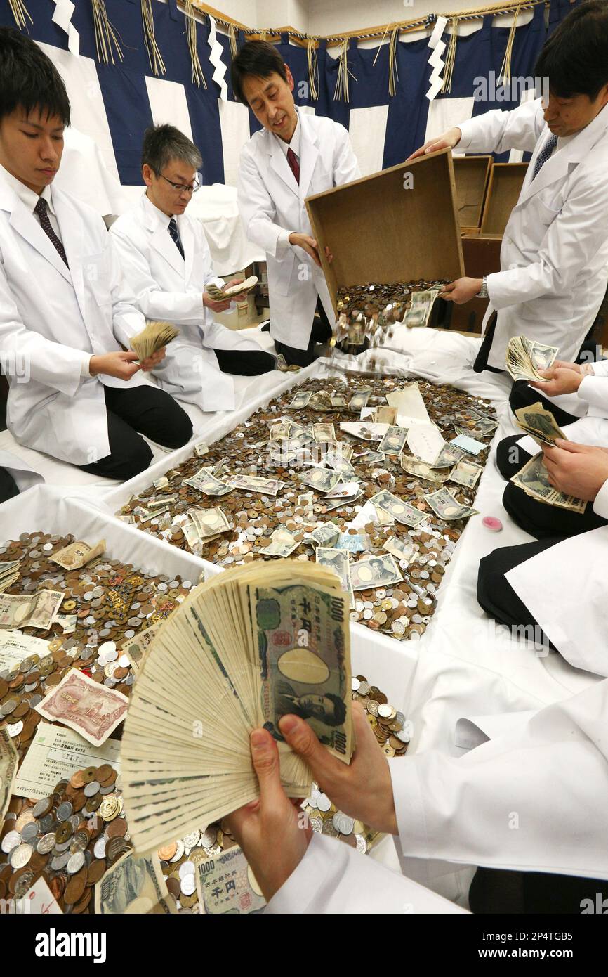 Eight bank employees, wearing a white coat, visit Fushimi Inari Taisha ...