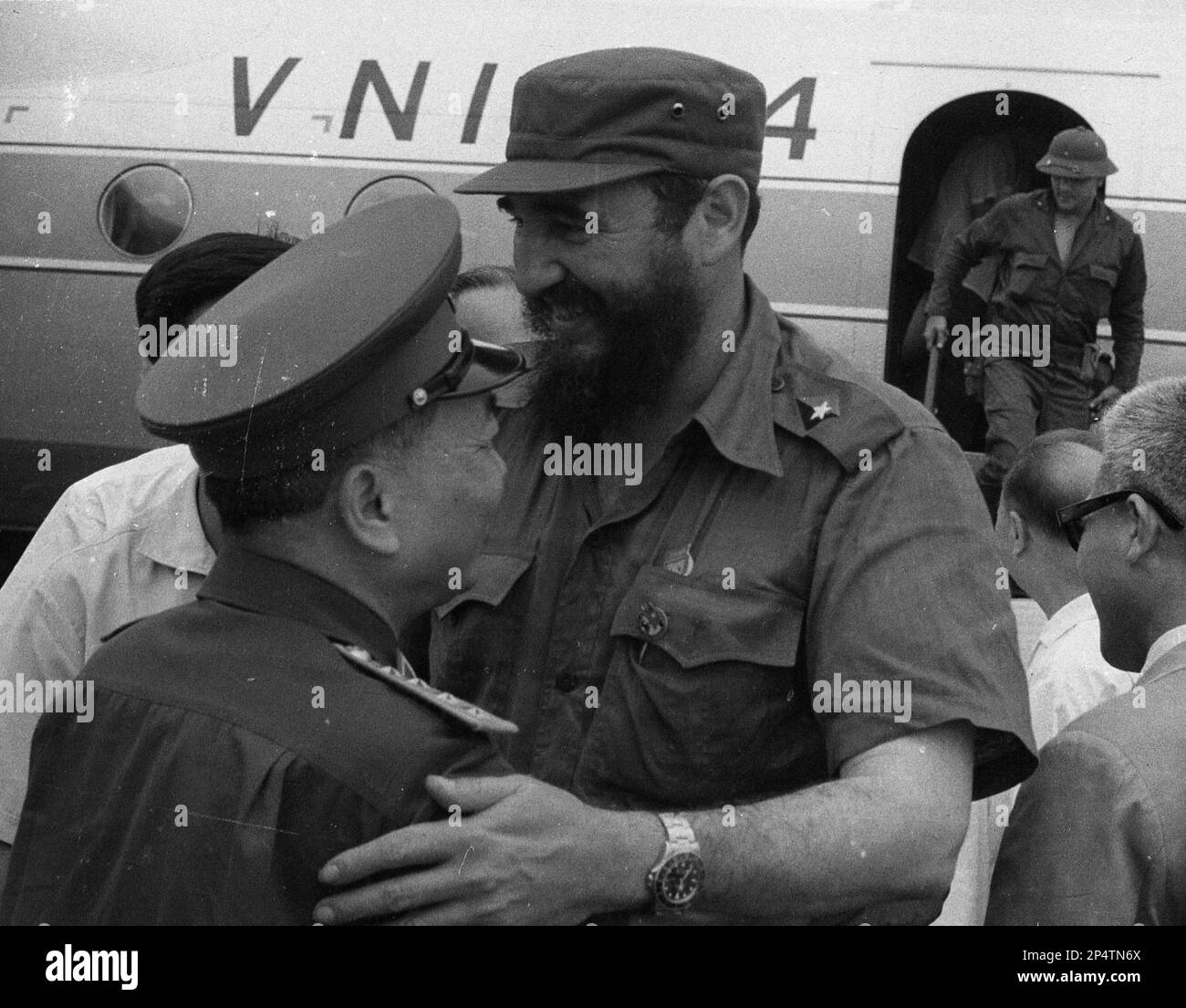 Cuban President Fidel Castro, center, greets an unidentified Vietnamese ...