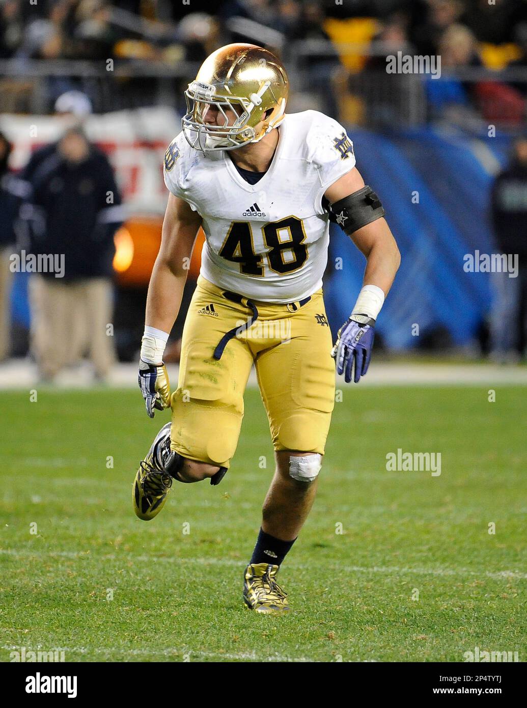 Notre Dame Fighting Irish Dan Fox (48) during a game against the ...