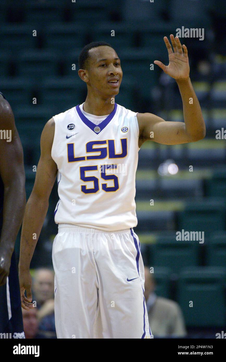 LSU guard Tim Quarterman reacts to a play during the first half of an ...