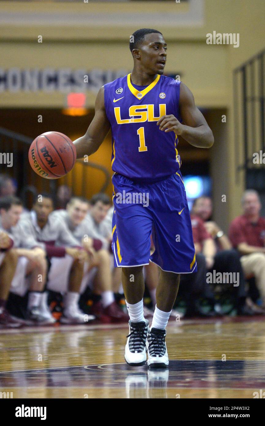 LSU guard Anthony Hickey (1) sets up a play during the second half of ...