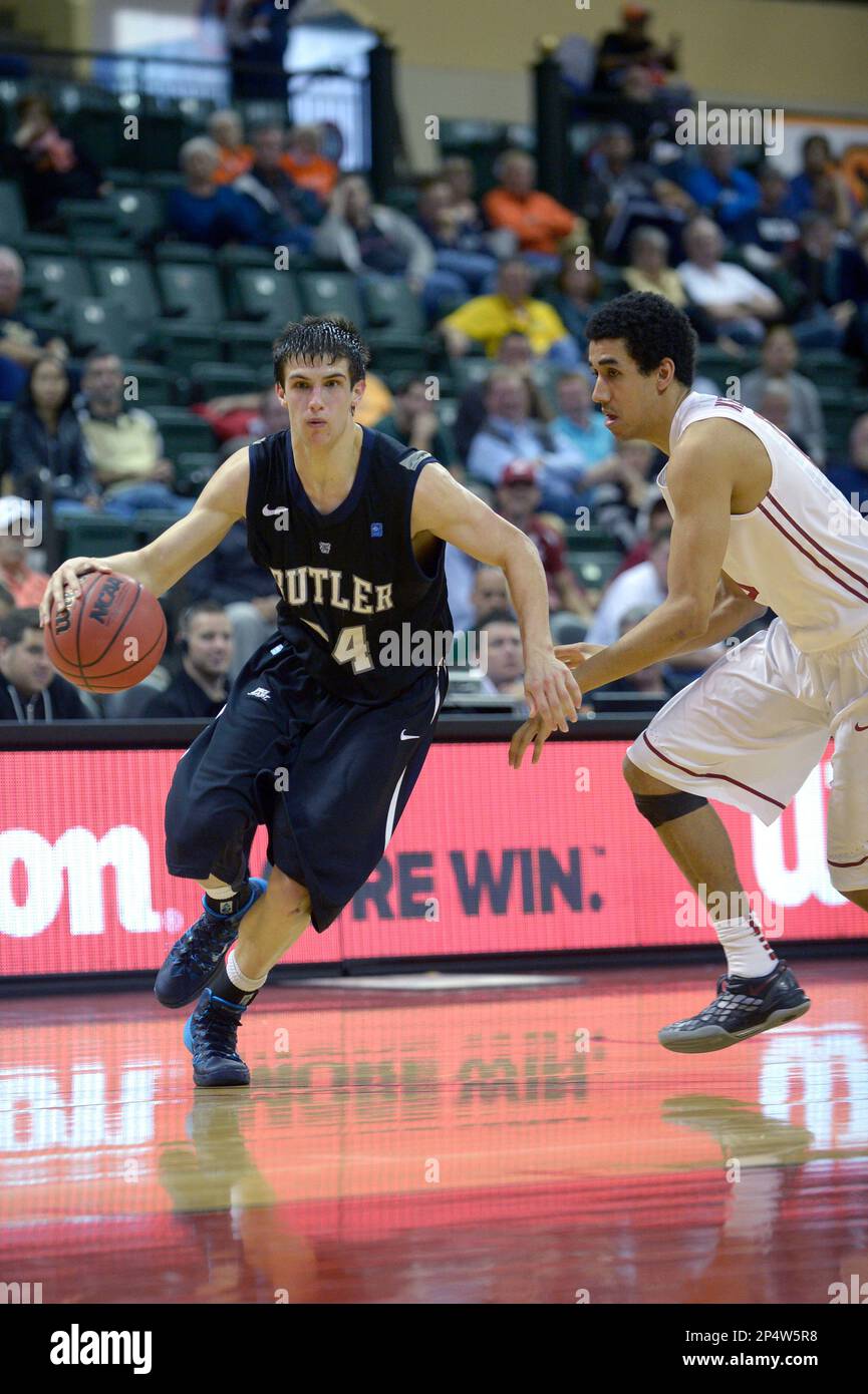 Butler guard Kellen Dunham (24) drives past Washington State guard ...