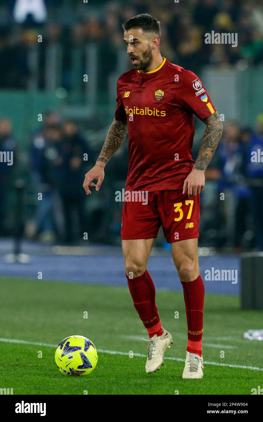 RomaÕs Italian defender Leonardo Spinazzola controls the ball during ...