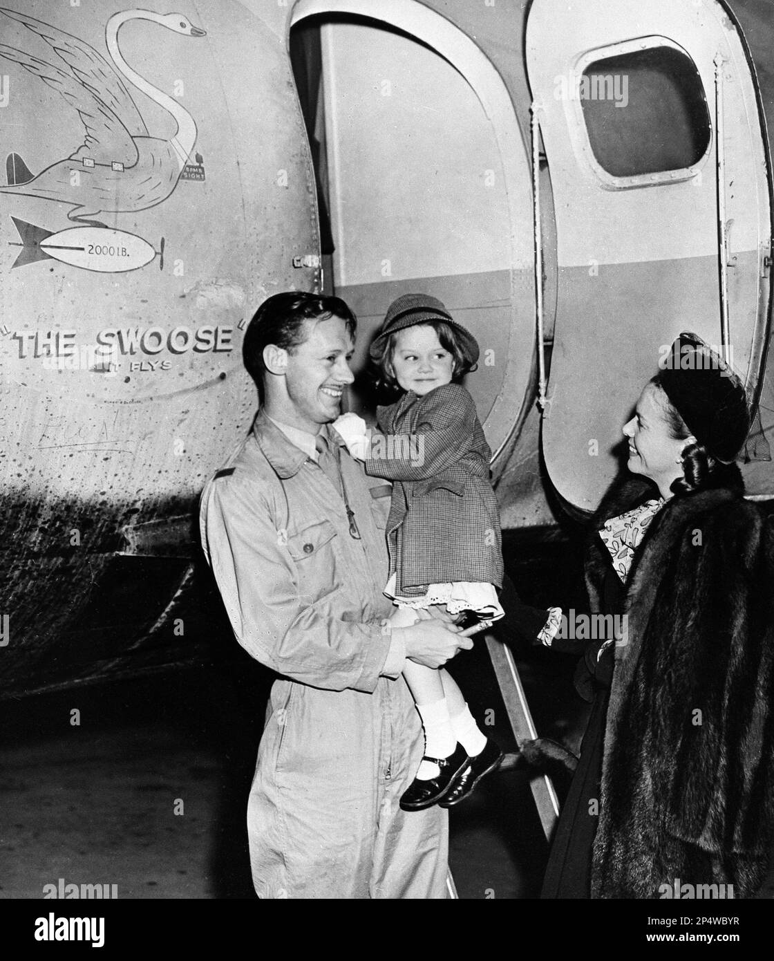 Col. Frank Kurtz, wartime pilot of the famed B-17 bomber, the Swoose ...
