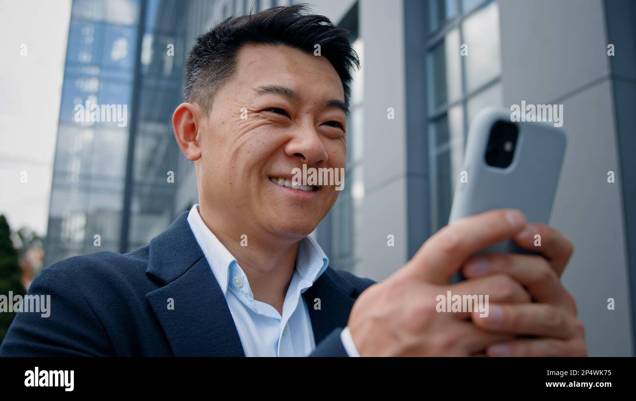 Japanese smartphone businessman hi-res stock photography and images - Alamy