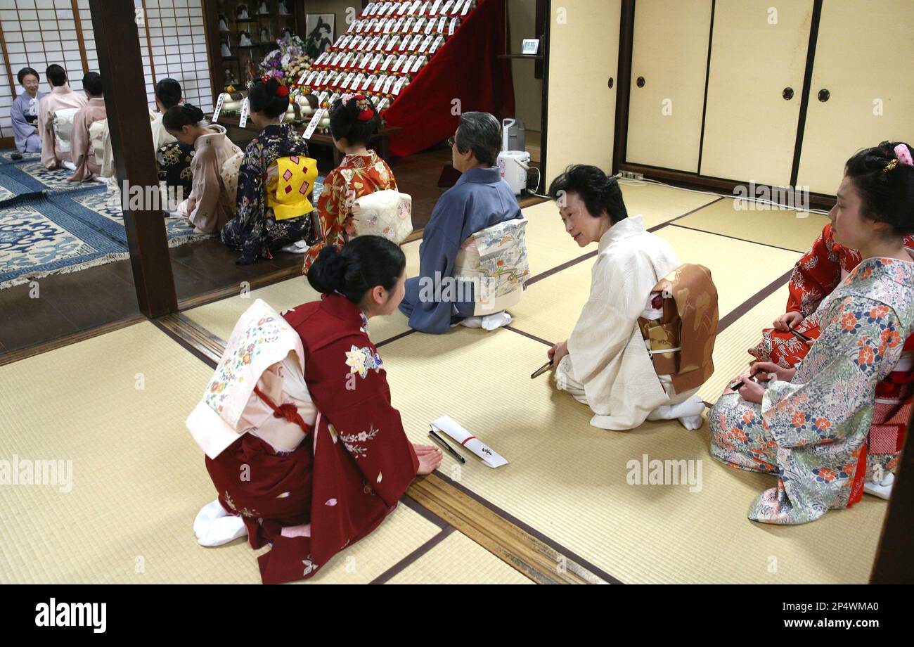 Maiko,geiko, or aprentice geisha form a long line to make a courtesy ...