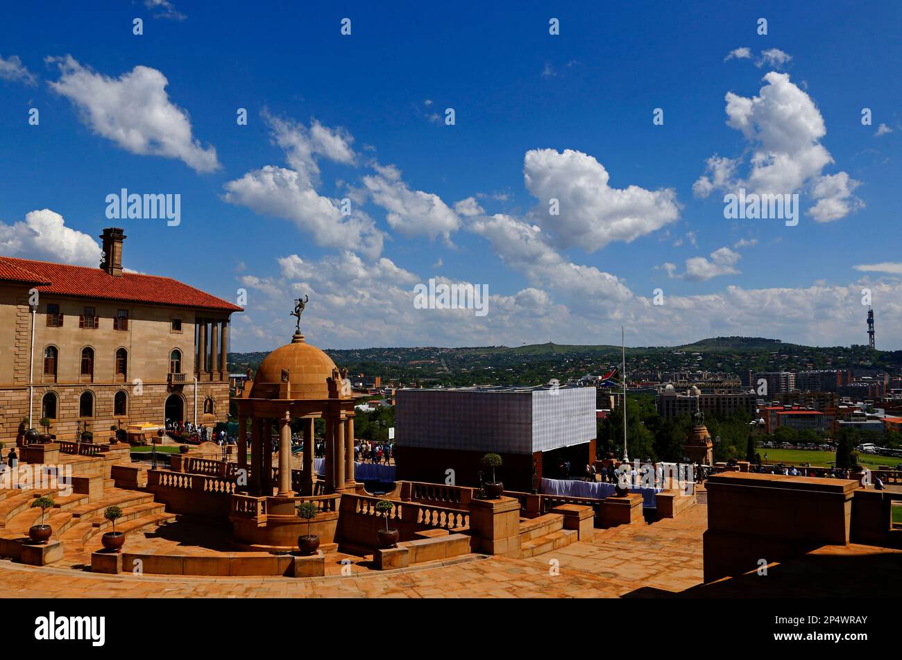 Mourners file through the makeshift structure where former South ...