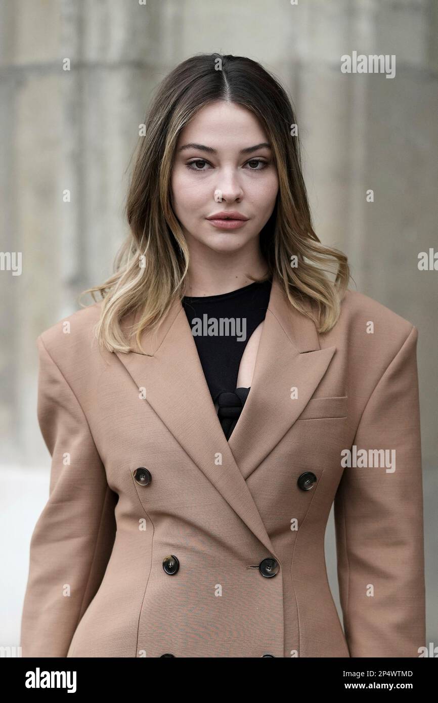 Madelyn Cline arrives at the Stella McCartney Fall/Winter 2023-2024 ...
