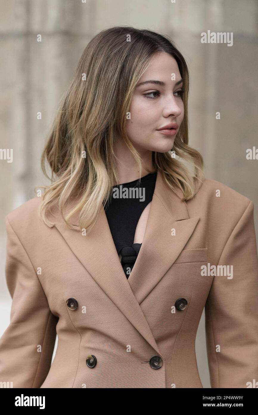 Madelyn Cline arrives at the Stella McCartney Fall/Winter 2023-2024 ...
