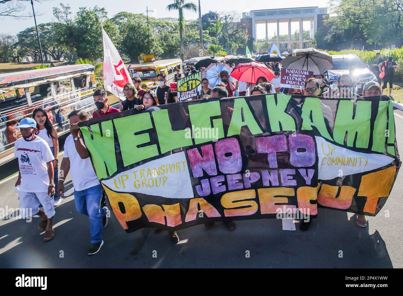 Quezon City, Philippines. 6th Mar, 2023. Jeepney drivers and activists participate in a ...