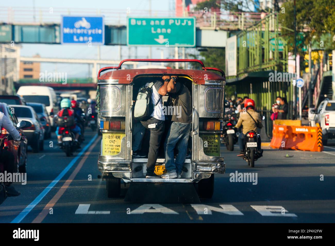 Quezon City, Philippines. 6th Mar, 2023. A jeepney full of passengers ...