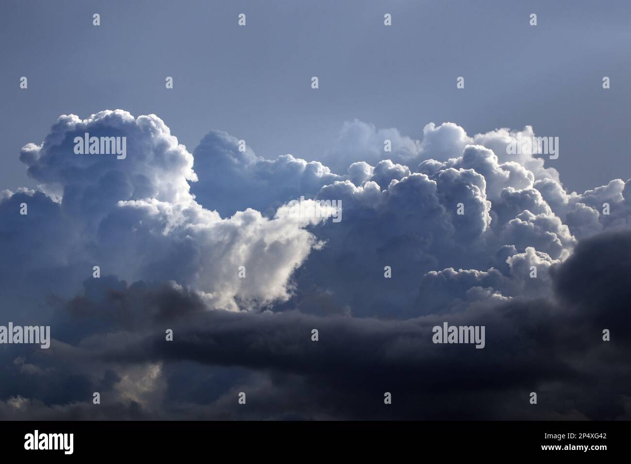 A natural phenomenon of clouds that is both beautiful and terrifying ...