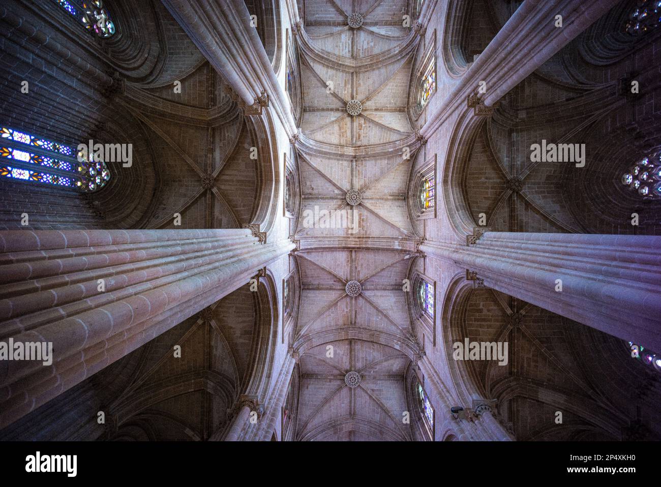Gothic columns in Santa Maria de la Batallha Stock Photo - Alamy