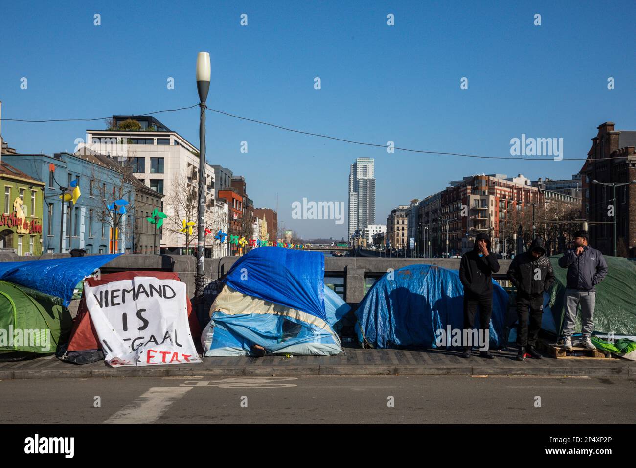 Nicolas Landemard / Le Pictorium - Migrants and tents on the Van Praet ...