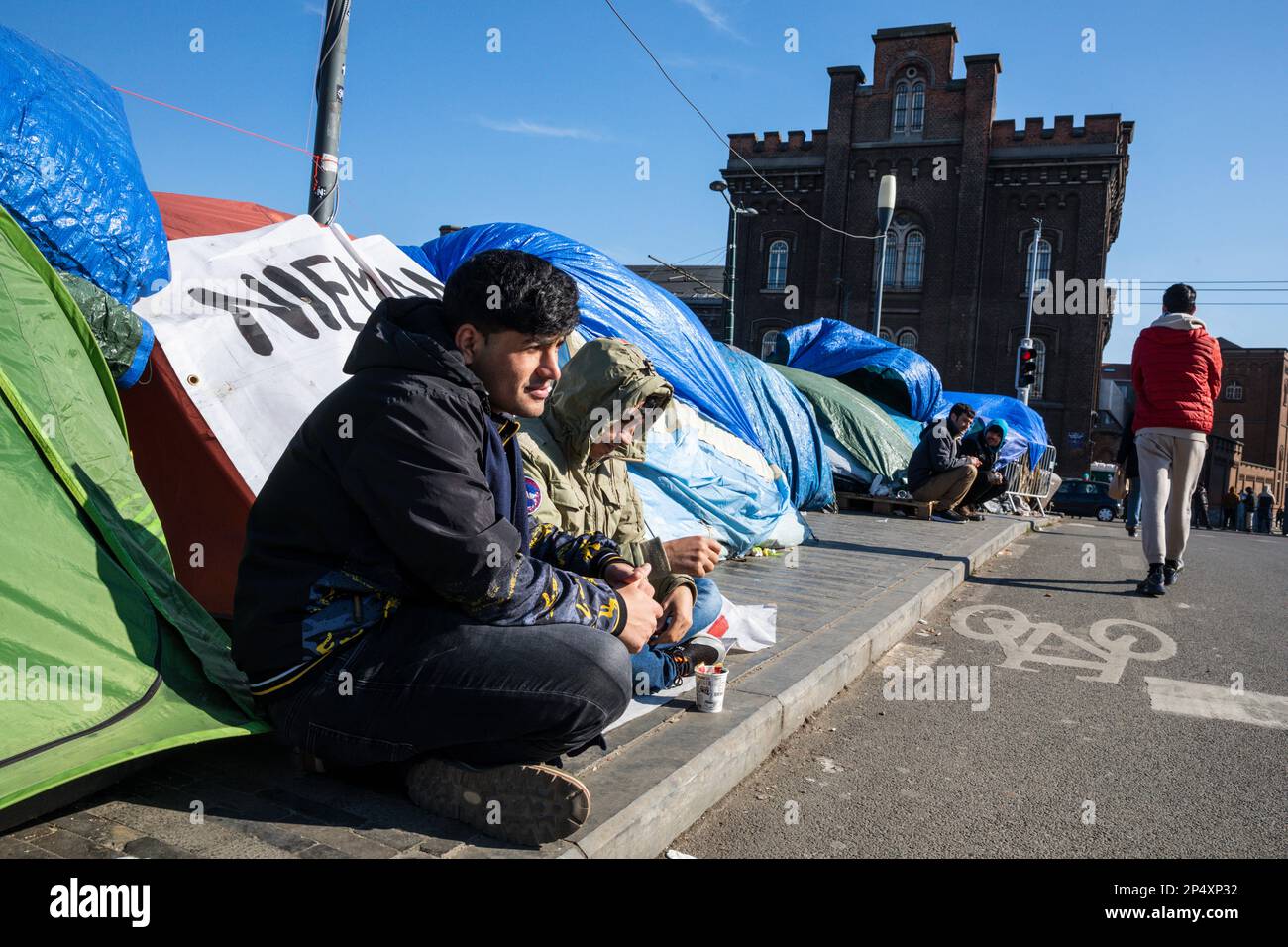 Nicolas Landemard / Le Pictorium - Migrants and tents on the Van Praet ...