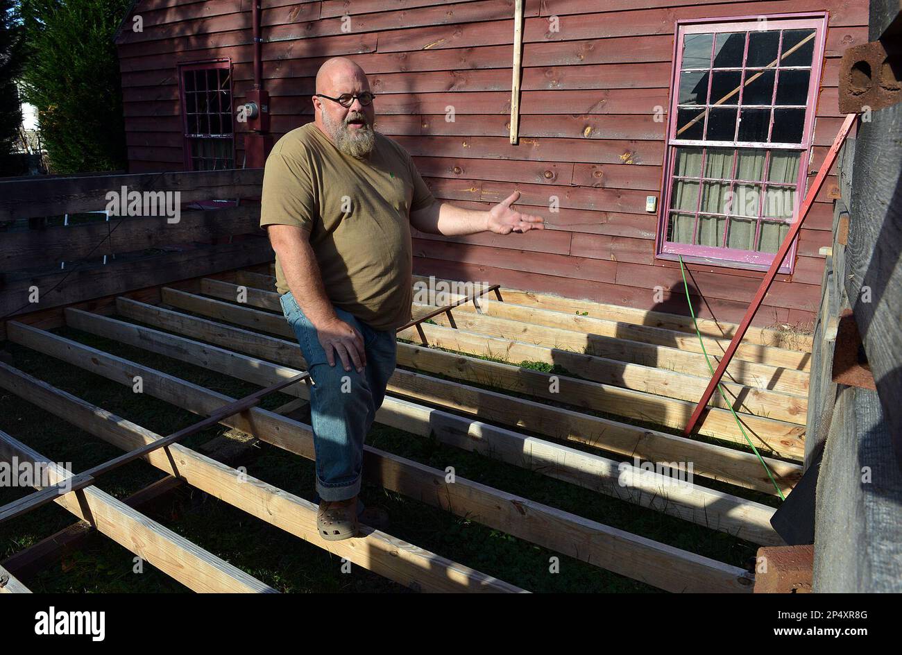 In this Nov. 11, 2013 photo, Mike Spangler, folk artist, and all-around ...