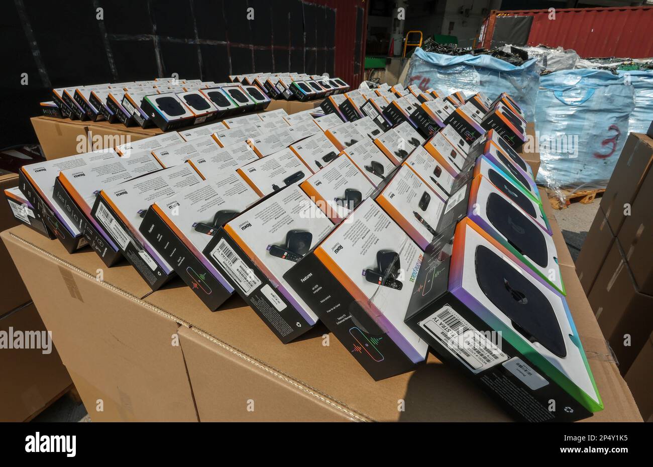 Hong Kong Customs held a press conference on a smuggling case involving ...