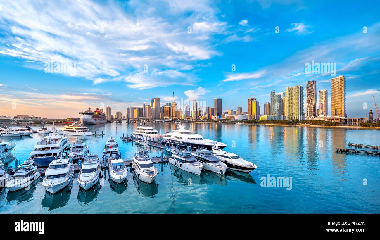 Miami sunrise skyline hi-res stock photography and images - Alamy