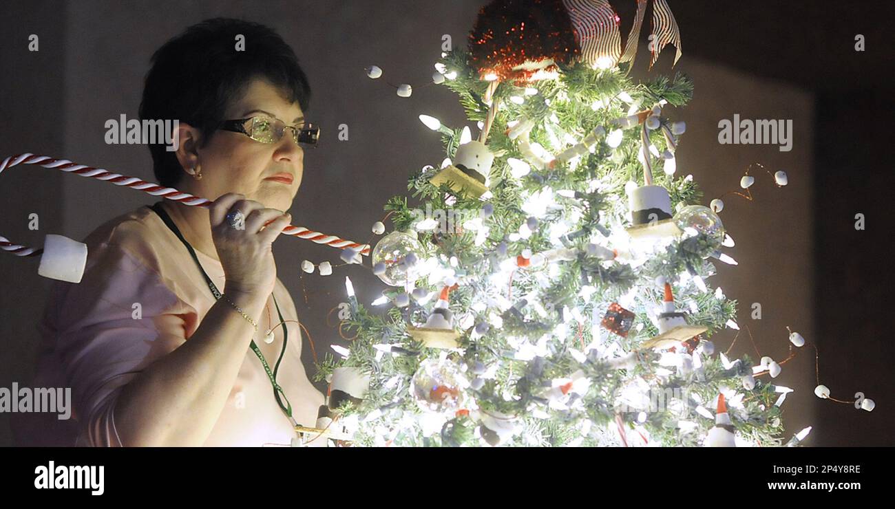 Robin Crum decorates the Ramey Estep High School tree entry themed "It ...