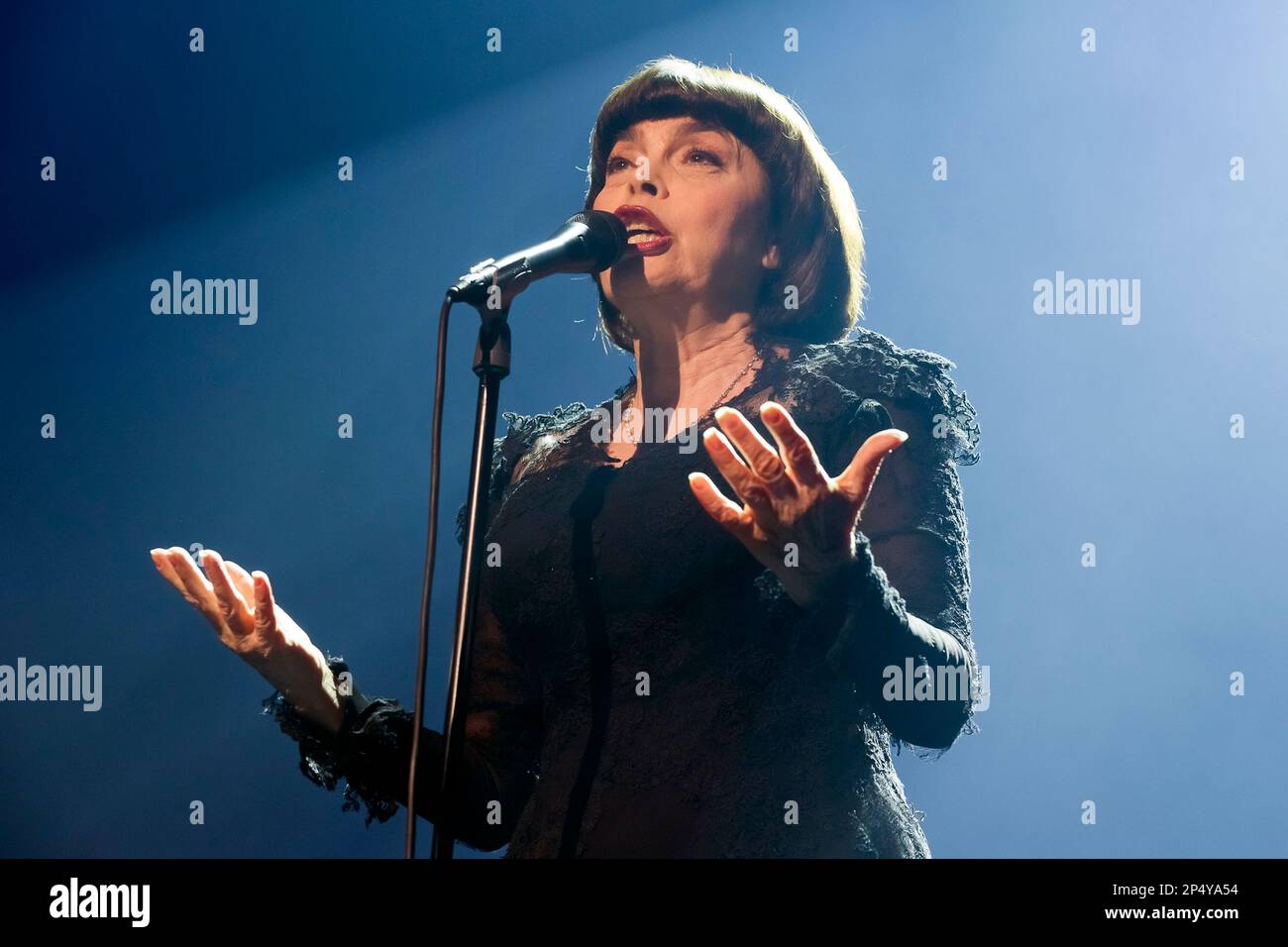 Mireille Mathieu en concert au Cirque Royal | Mireille Mathieu live in ...