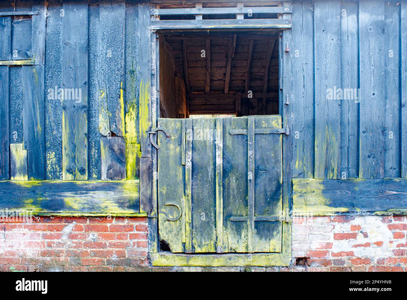 Rustic farm building stable hi-res stock photography and images - Alamy