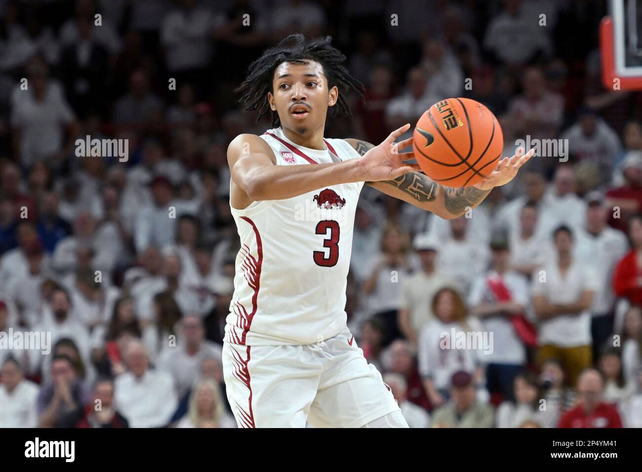 Arkansas guard Nick Smith Jr. (3) runs a play against Kentucky during ...