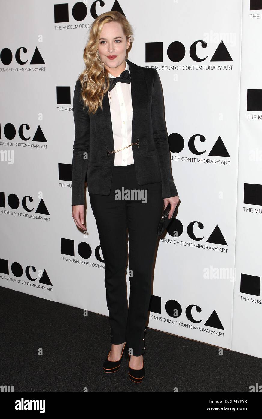 Dakota Johnson arrives at the MOCA Gala 2011 - An Artist's Life ...