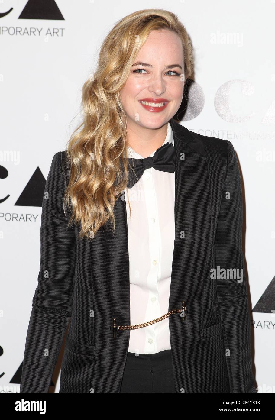 Dakota Johnson arrives at the MOCA Gala 2011 - An Artist's Life ...