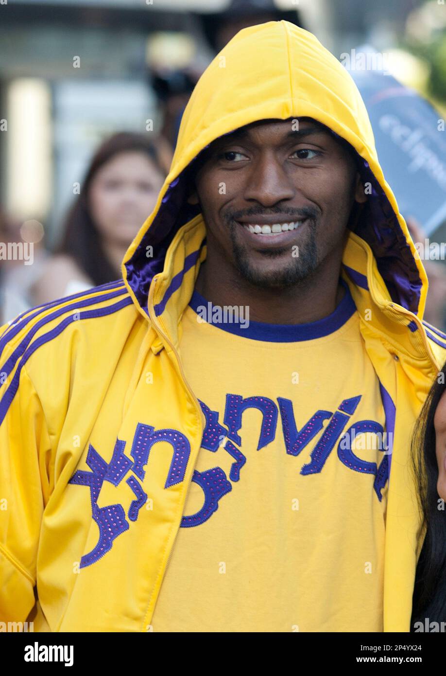 Ron Artest arrives for the Los Angeles Premiere of 'The Twilight Sage ...