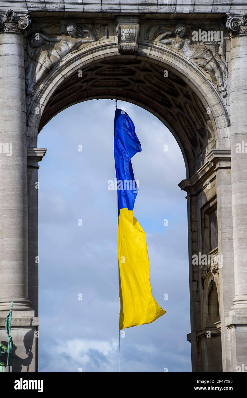 Drapeau Ukrainien | Ukrainian flag Stock Photo - Alamy