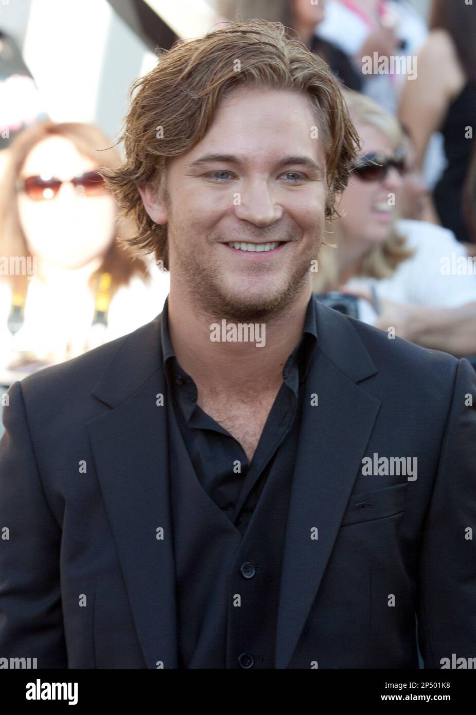Michael Welch arrives for the Los Angeles Premiere of 'The Twilight ...