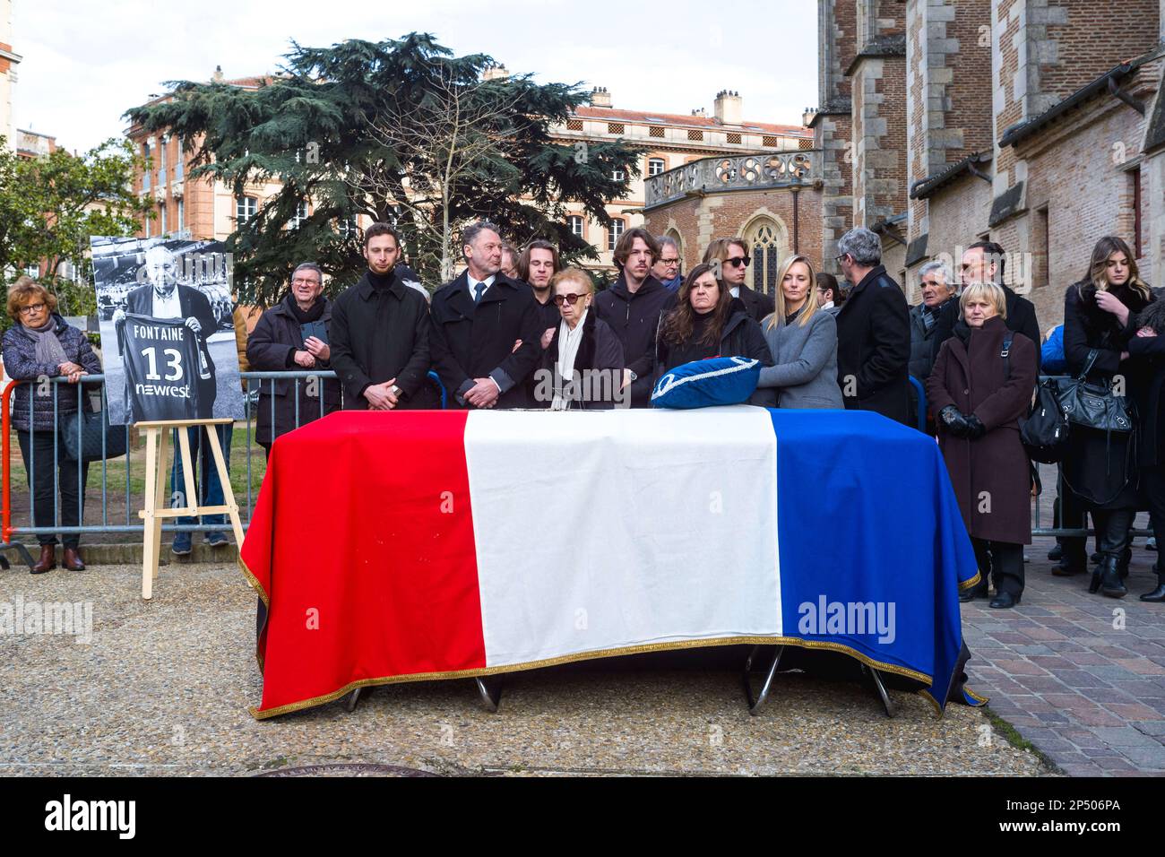 Toulouse, France. 03rd June, 2023. Coffin covered with French flag ...