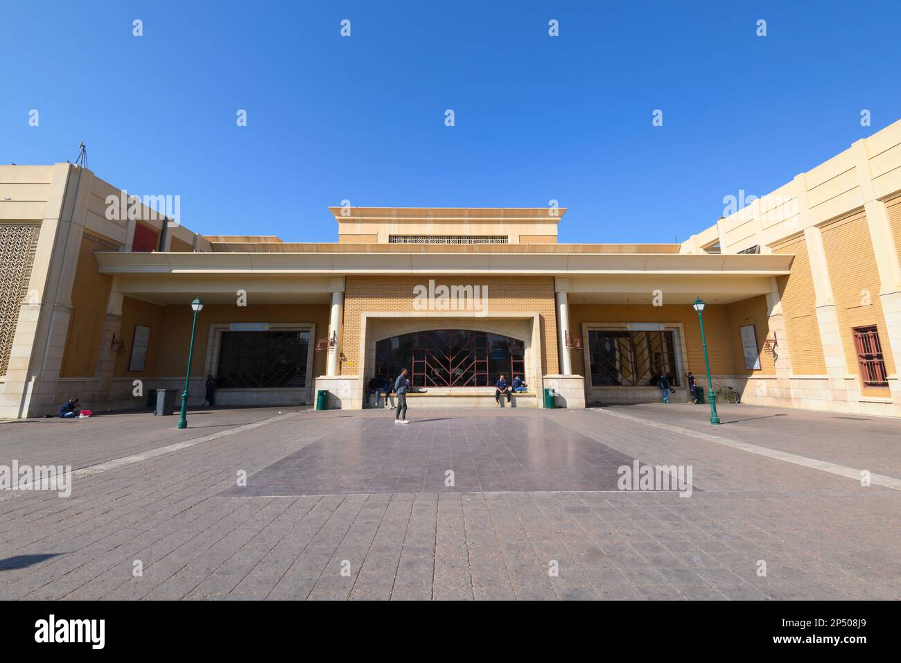 Souk sharq fish market interior hi-res stock photography and images - Alamy