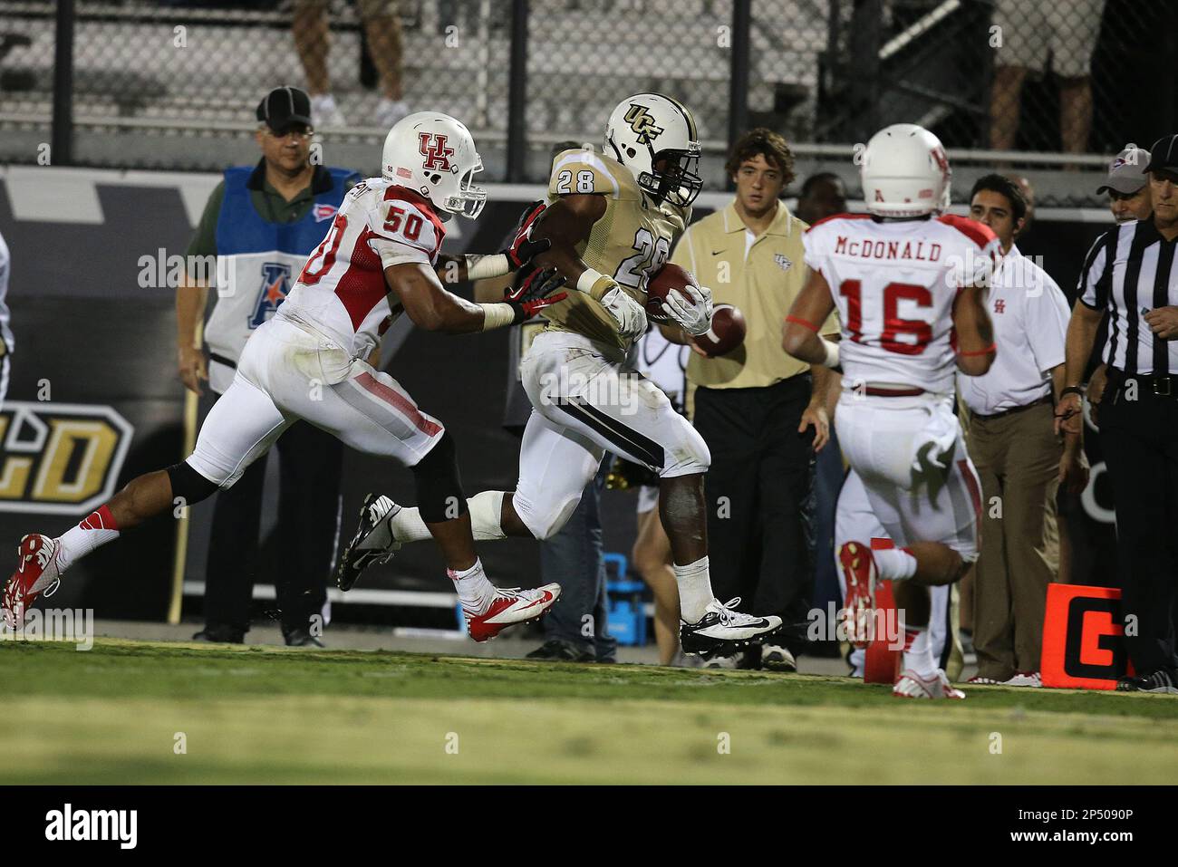 UCF Knights running back William Stanback (28) scores a touchdown in ...