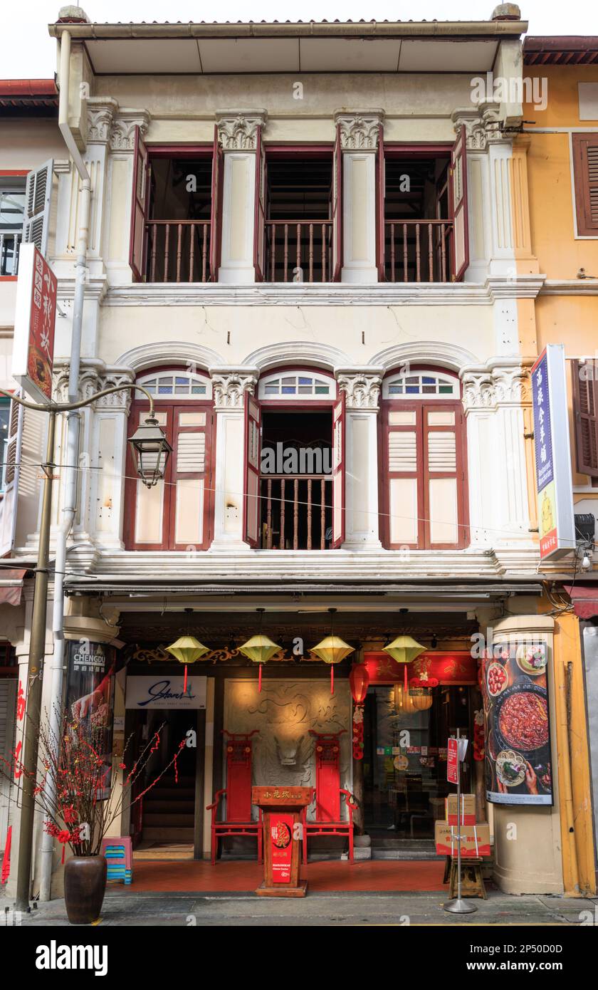 Singapore chinatown street restaurant hi-res stock photography and ...