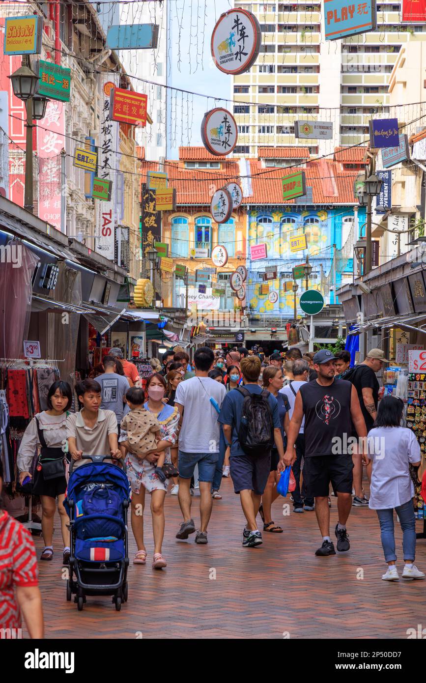 Busy street in Chinatown, Singapore Stock Photo - Alamy