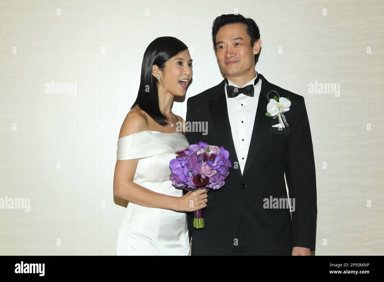 Charlie Yeung and husband Qiu Shaozhi pose for camera at their wedding ...
