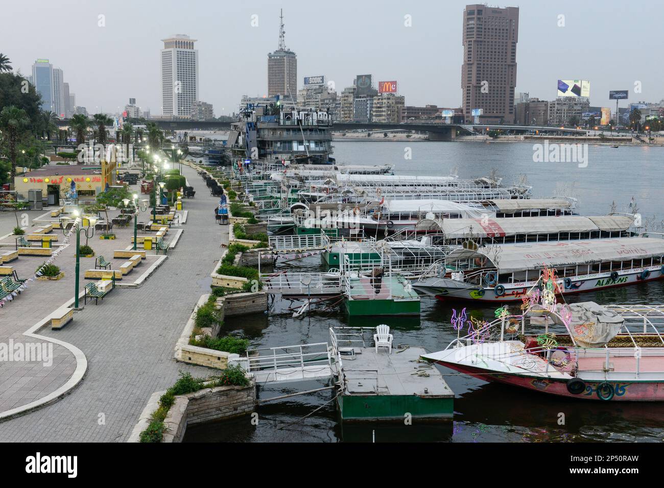 Cairo nile promenade hi-res stock photography and images - Alamy