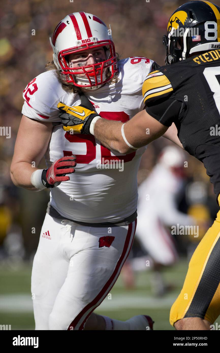 Wisconsin Badgers defensive lineman Pat Muldoon (92) plays defense ...