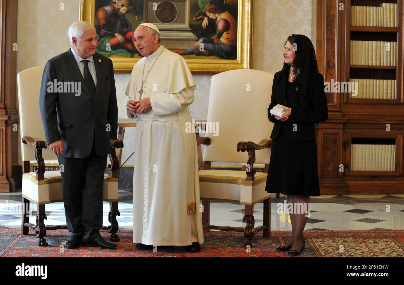Pope Francis welcomes Panama's President Ricardo Martinelli, left, and ...