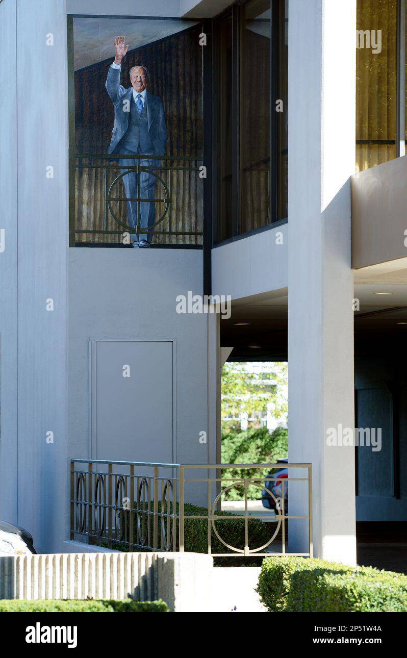 A Gerald Ford mural greets passers by from the second story of the ...