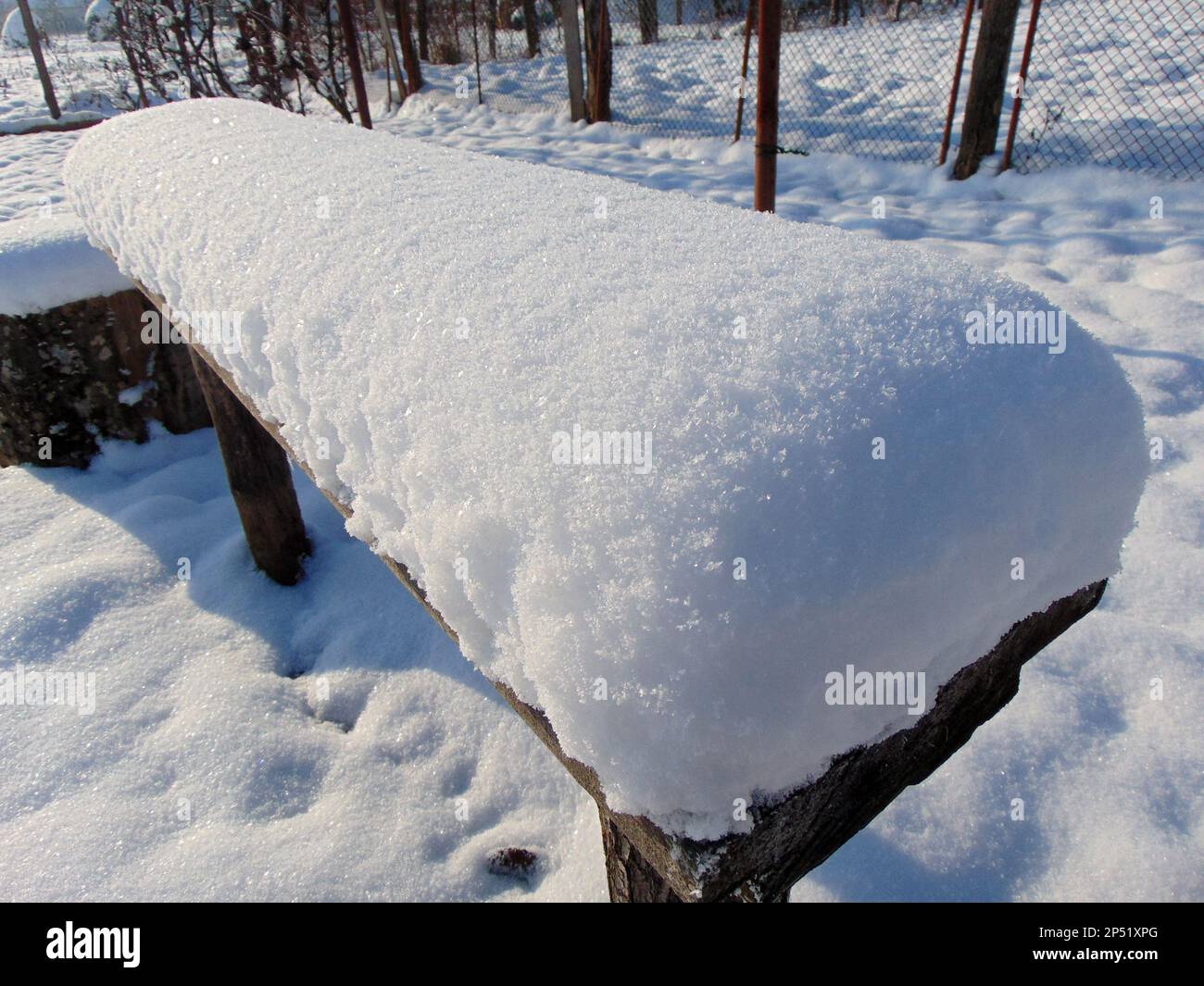 big snow on a bench Stock Photo - Alamy