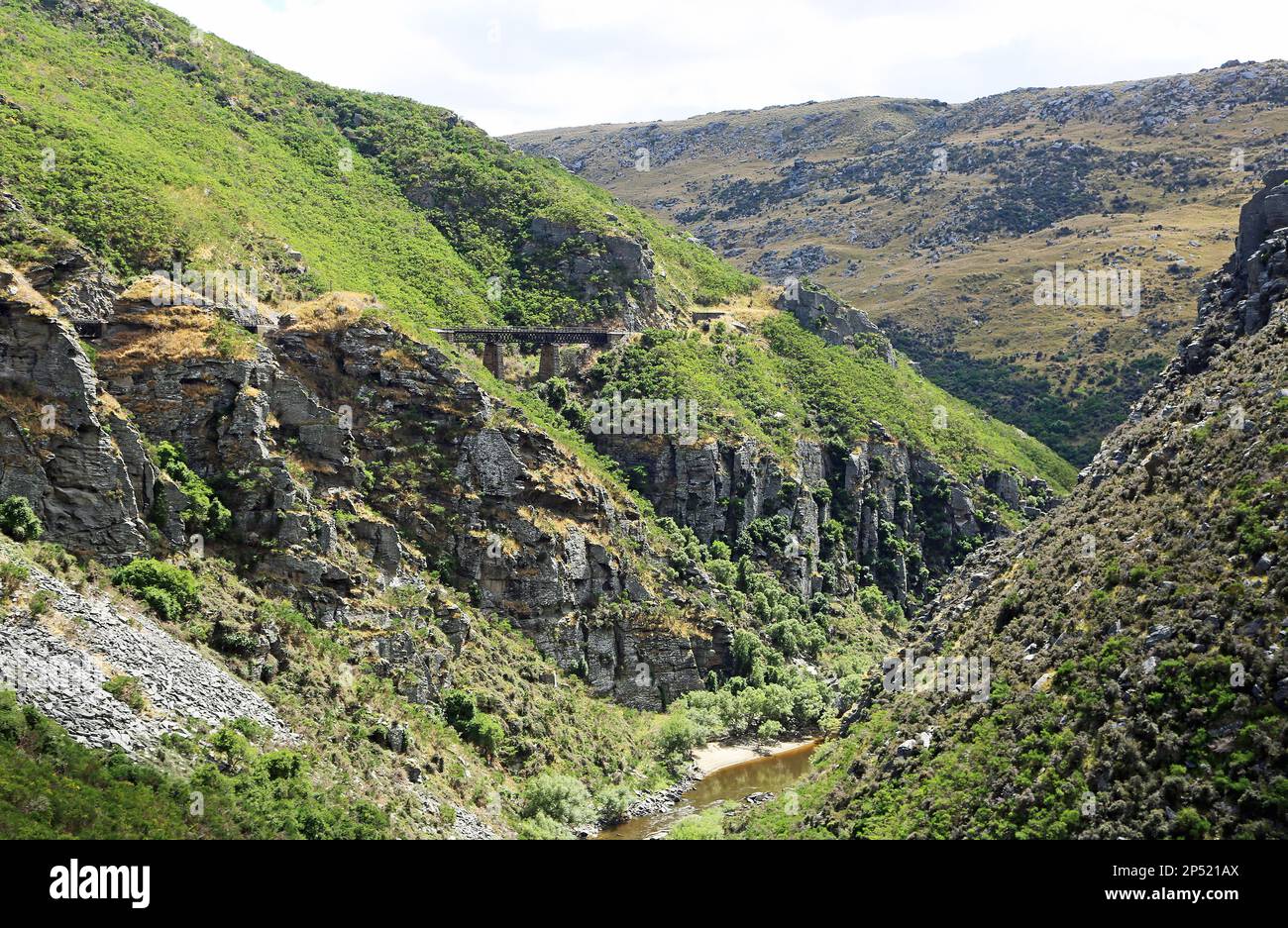 Viaduct on a cliff - Taieri River Gorge - New Zealand Stock Photo - Alamy