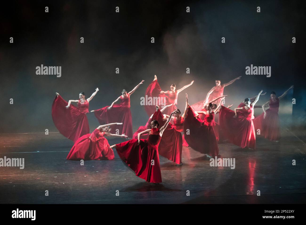 Dance silence hi-res stock photography and images - Alamy