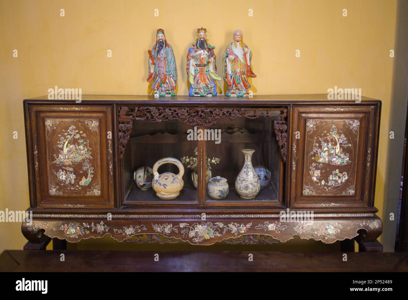 Vietnam, Hanoi, traditional house, interior Stock Photo - Alamy